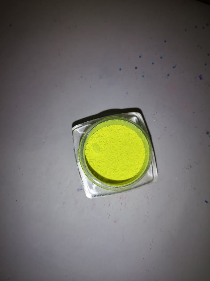 Neon Pigment 2g Gul - Pigmenter - Mirror, Chrome, Holographic, FlipFlop ...